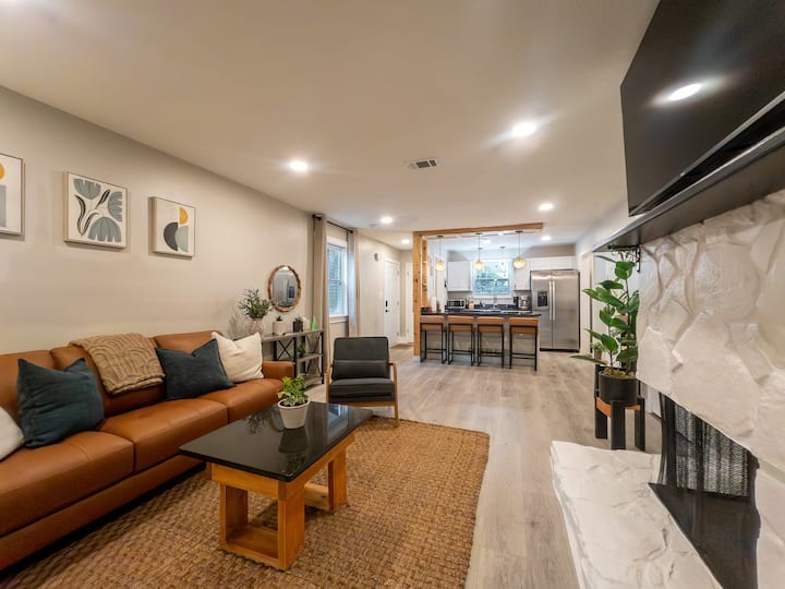 Sleek Contemporary Townhome | Near The Battery - Smyrna, GA