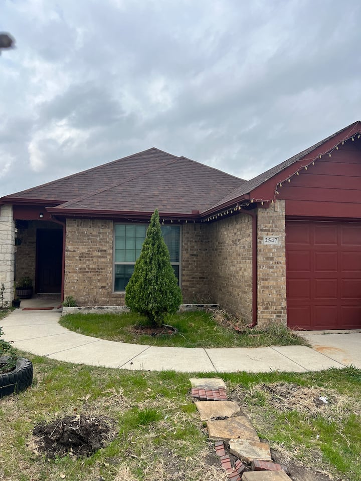 4 Bedroom, 2 Bath Complete House In Dallas - Pleasant Grove - Dallas