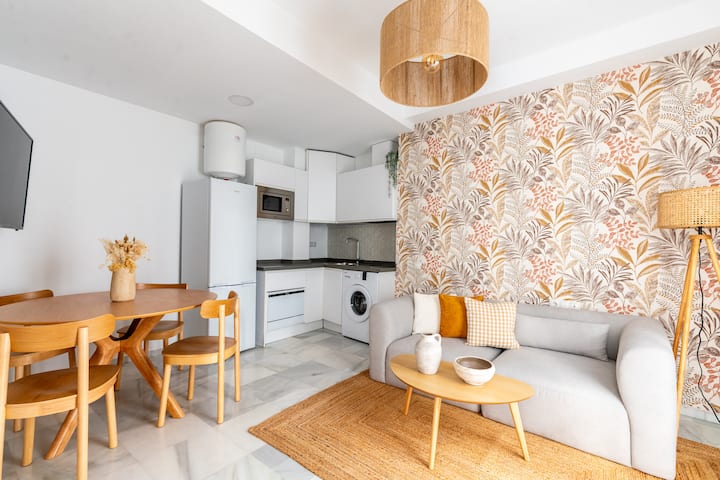 Elegant Two-bedroom Flat With Study - Séville