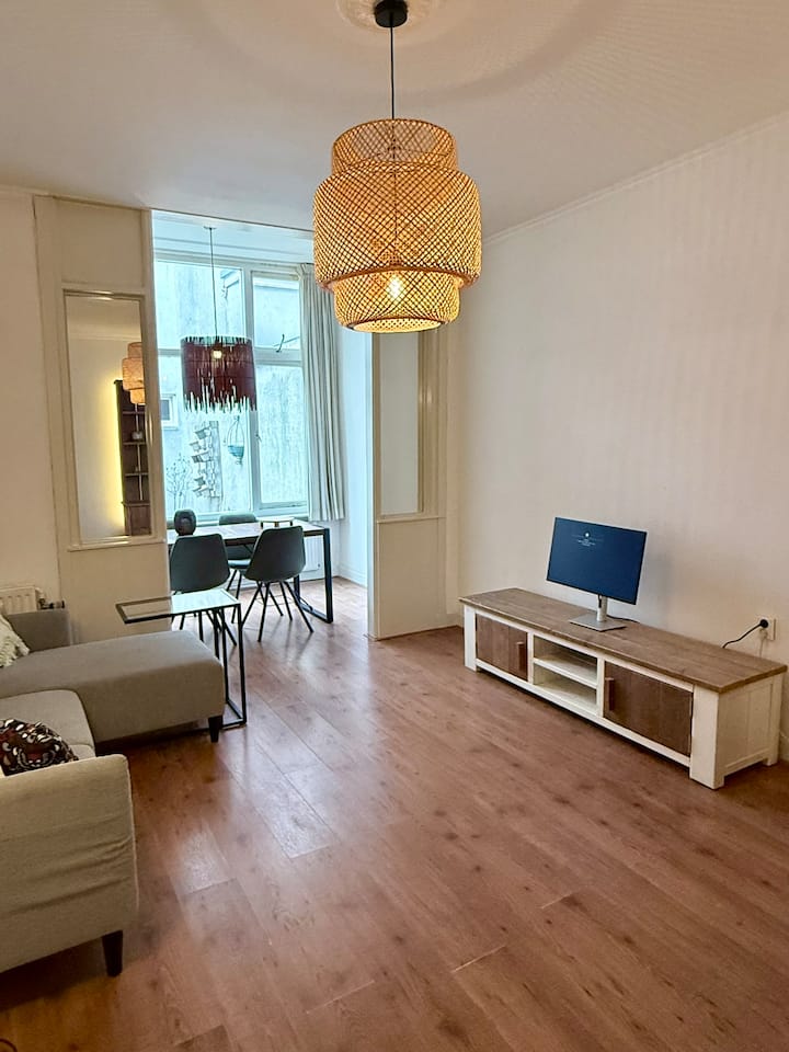 Parterrewoning Met Tuin Aan De Gracht - Delft