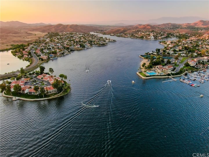 Beautiful Lake Front Home - Canyon Lake, CA