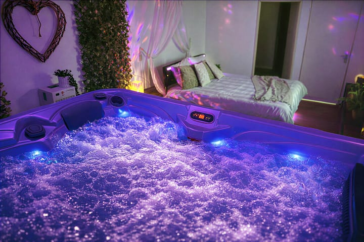 Jacuzzi Privatif. Suite Romantique à Dole - Dole