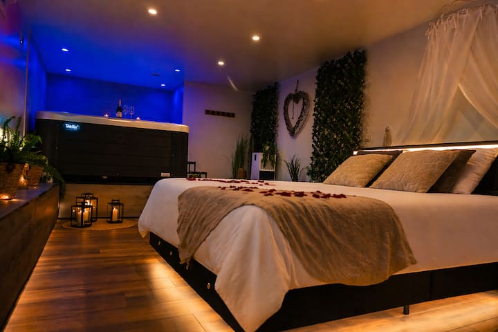 Jacuzzi Privatif. Suite Romantique à Dole - Dole