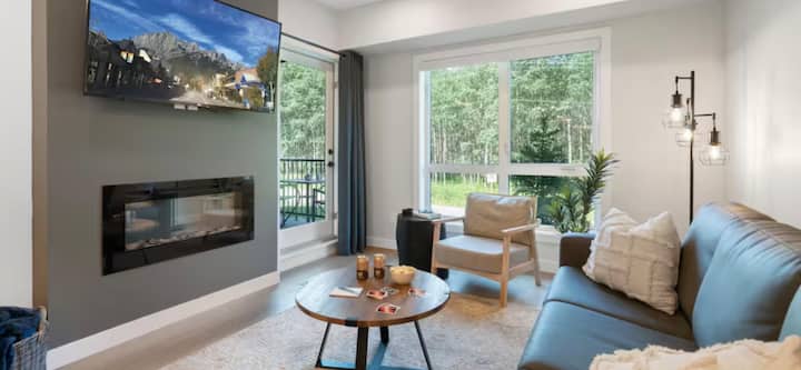 New Private Condo! Mountain Views! Pool/hot Tub - Canmore