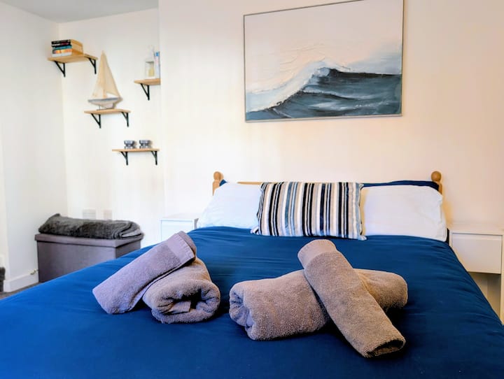 The Barbican's Cobbled Retreat - Plymouth