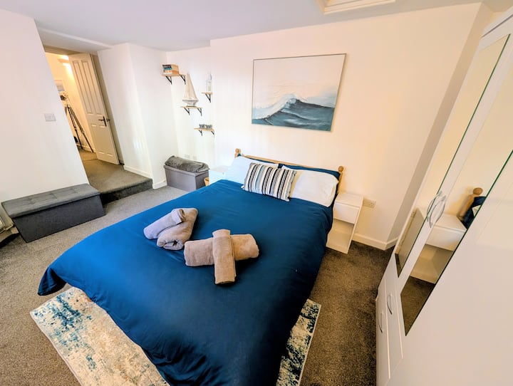 *New* The Barbican's Cobbled Retreat - Plymouth