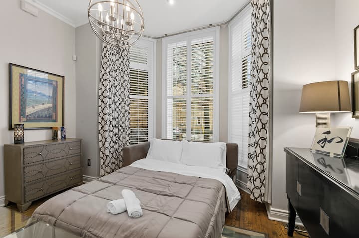 Relaxing City Retreat | Terrace & Full Kitchen - Toronto