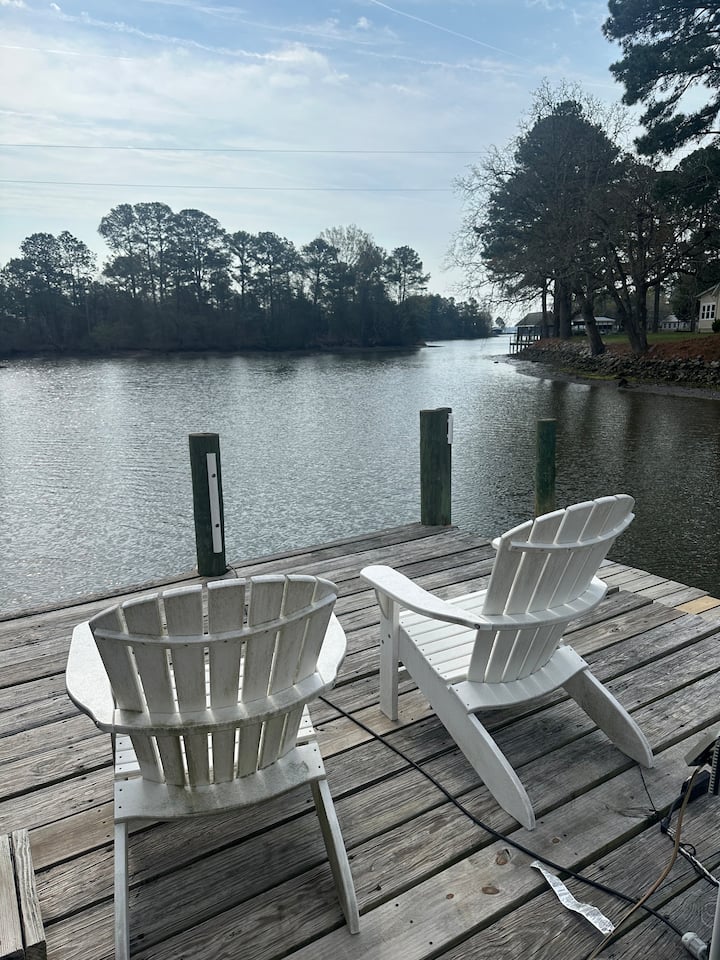Waterfront Farmhouse Retreat W/pool Kayaks & Views - Gloucester, VA