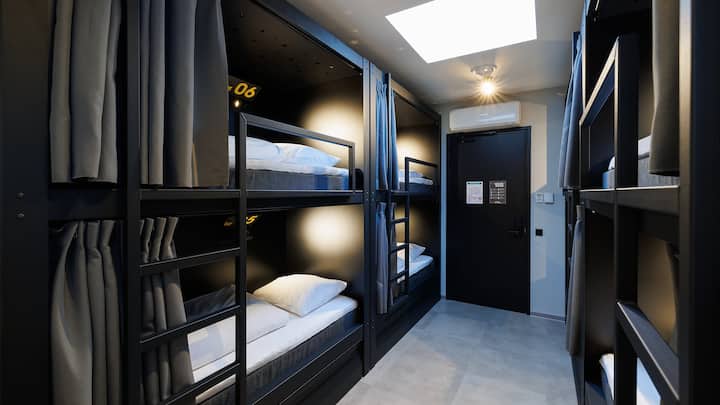 8-pod Room - Netherlands