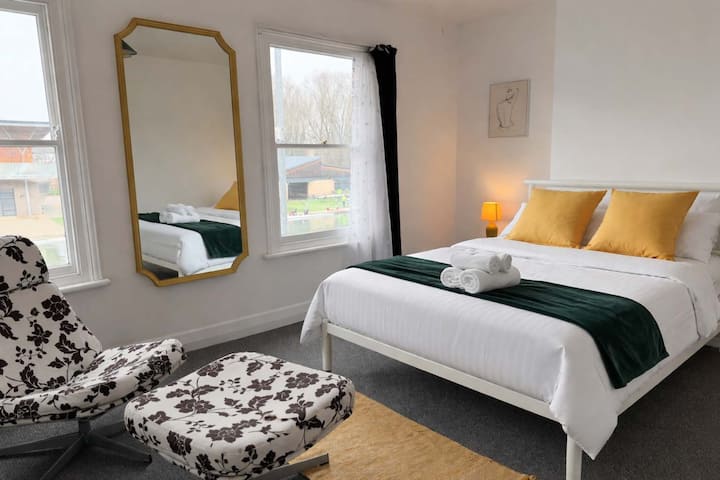 Lazurite; 3br, Garden, Log Burner, Riverside View - Cambridge