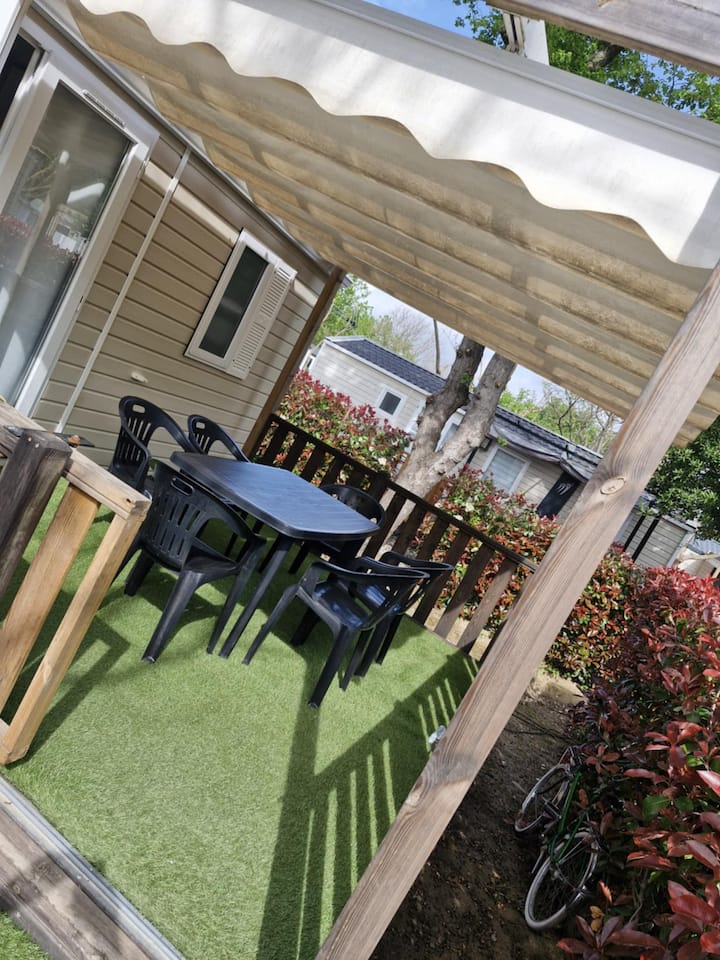 Dans Un Camping Calme. - Plage du Racou