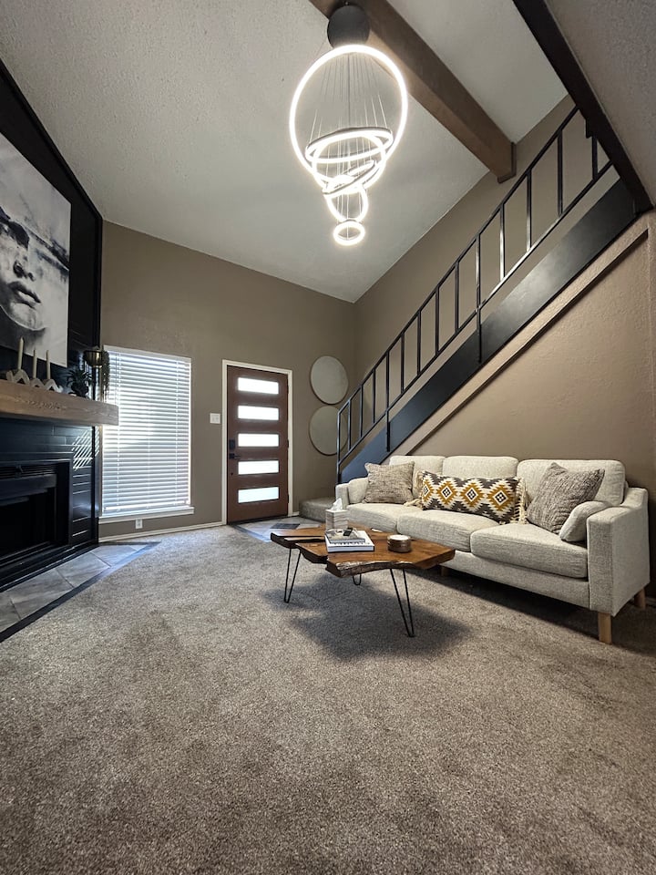 Modern Updated 2 Bed, 2 Bath, 2 Story Townhome! - Lubbock, TX