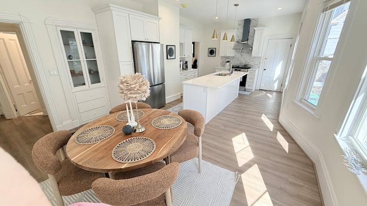 New 2br/2ba Luxe Harvard & Mit W/parking Red Line - Somerville, MA