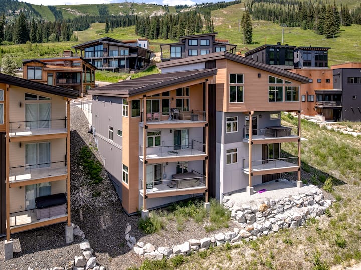 Ski -In/ski-out Lake View Schweitzer Home - Sandpoint, ID