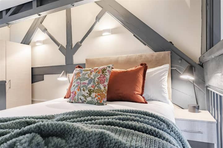 Stylish Duplex 1bd Apt On The Headrow Ls1 - Leeds