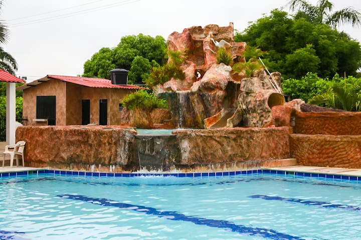 Casa Amplia 3 Pisos Piscina Flandes Cerca Girardot - Girardot