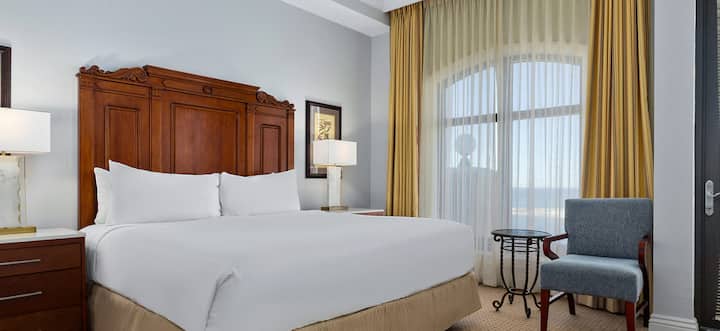 Grand 4 Br With Harbor Views At Emerald Grande - Destin, FL