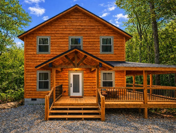 Evergreen Falls - New Build, Secluded, Hot Tub - Kentucky