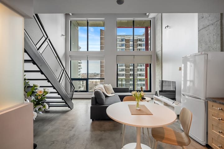 Heart Of East Village/downtown*balcony*king*w/d - Calgary