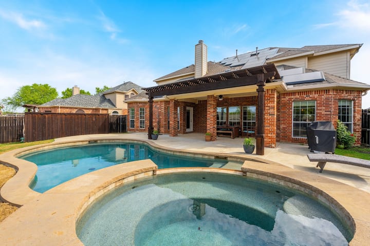 New World Cup, Pool, Hot Tub, Theater, Sleeps 14+ - Mansfield, TX