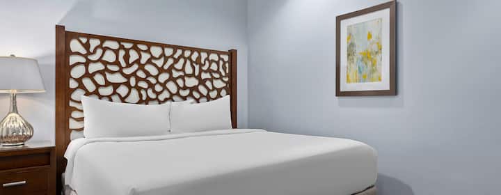 Spacious 1-bedroom At Emerald Grande - Destin, FL