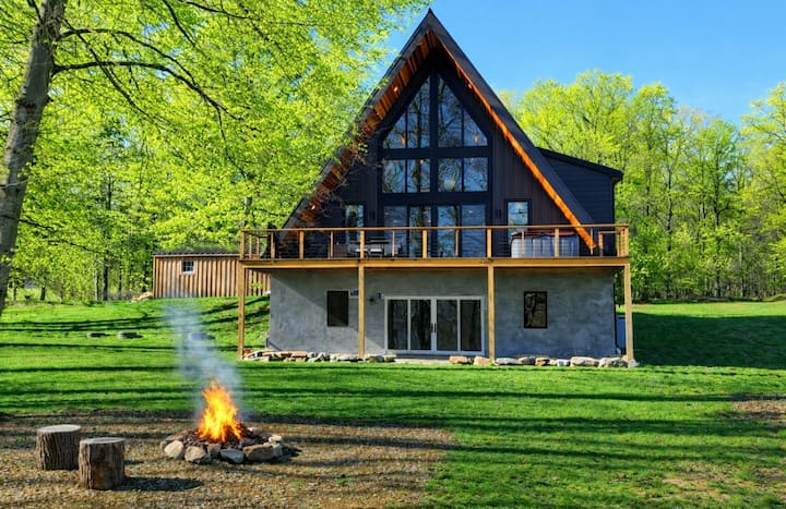 Sitting Rock A-frame - Hottub - Barbecue Grill - Morgantown, PA