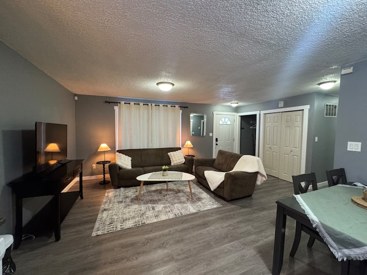 Cozy 2br Home W/yard – Quiet Fort St John Stay - Fort St. John