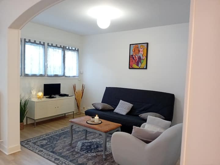 Cosy Appartement Avec Courette Au Cœur De La Ville - Saint-Lô