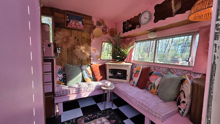 Cozy Vintage Pink Camper On A Goat Farm - Alabama