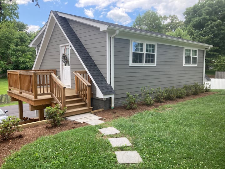 "The Fonz" Loft Apartment - Charlottesville, VA