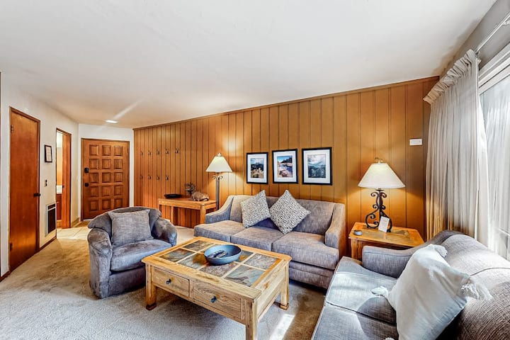 Lovely Condo With Wood Stove, Near Skiing - Mammoth Lakes, CA