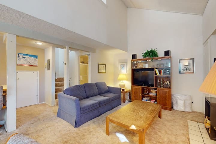 Skiing Studio | Balcony | Hot Tub - June Lake, CA
