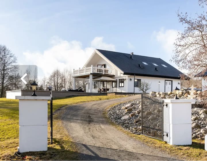 Girls Weekend Nära Göteborg – Pool & Bastu - Kungsbacka