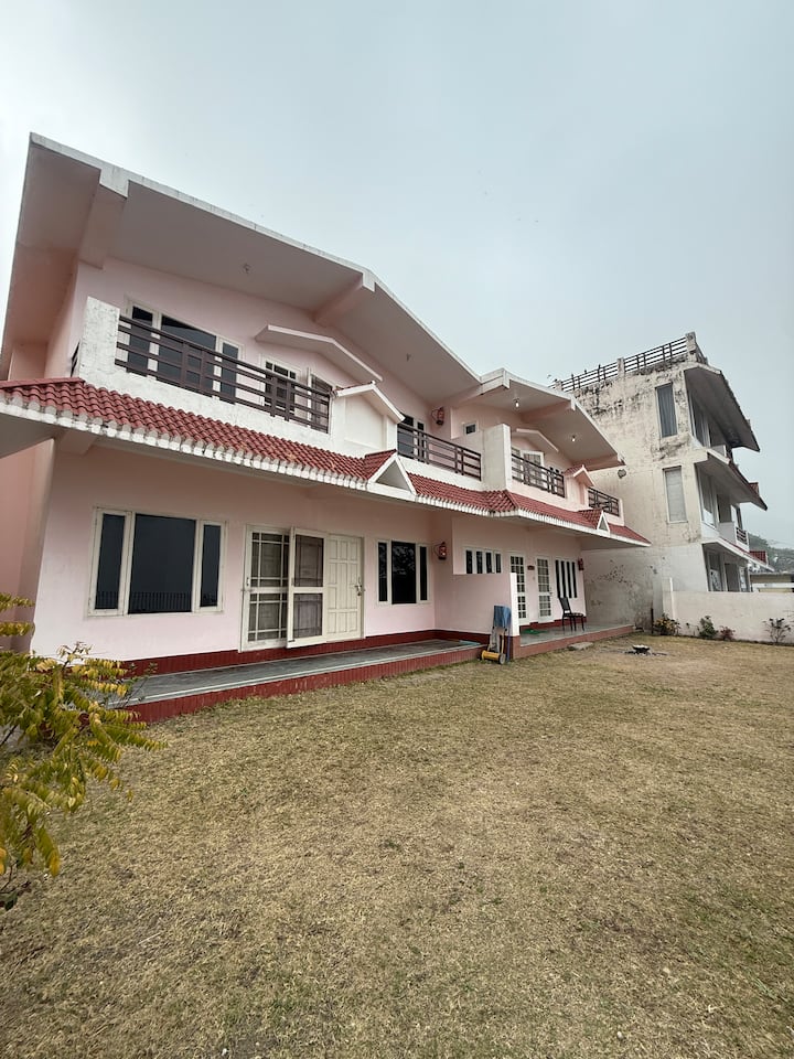 3bhk Family Stay With Kitchen, Parking And Garden - Nainital