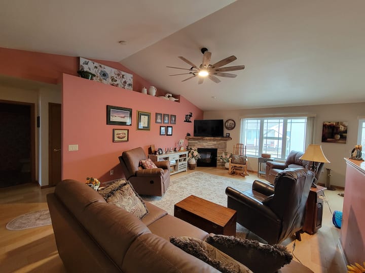Entire Cozy Condo For Eaa - Oshkosh, WI