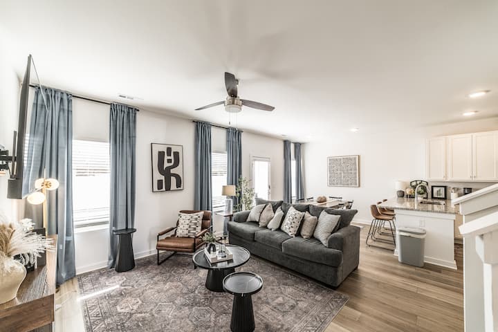 Modern Huntsville Townhome • Minutes To Midcity - Huntsville, AL