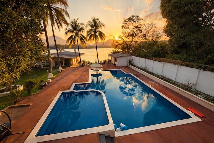 Rancho En Primera Fila En La Laguna De Apastepeque - El Salvador