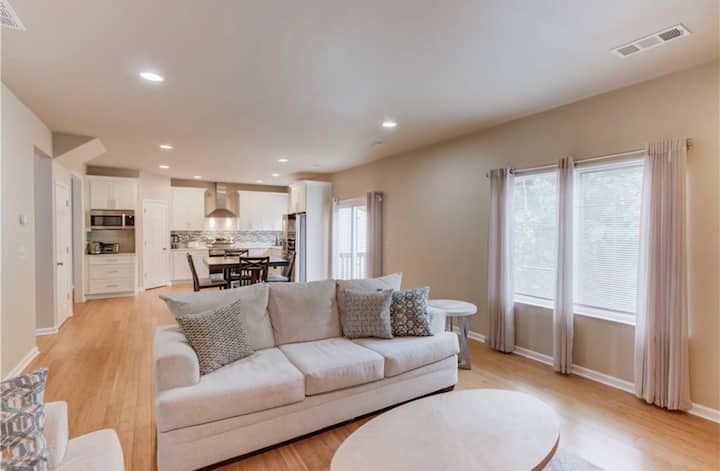 Comfortable House In Quiet Lake Neighborhood - Buford, GA