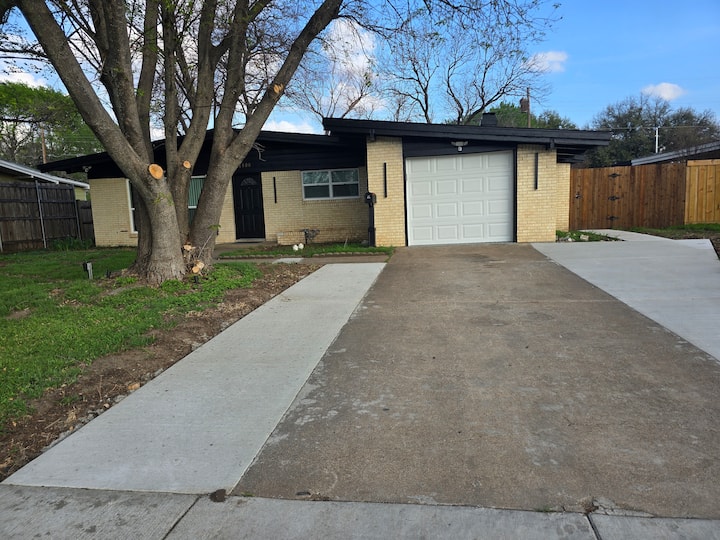 Central Irving House/prime Location Retreat - Irving, TX