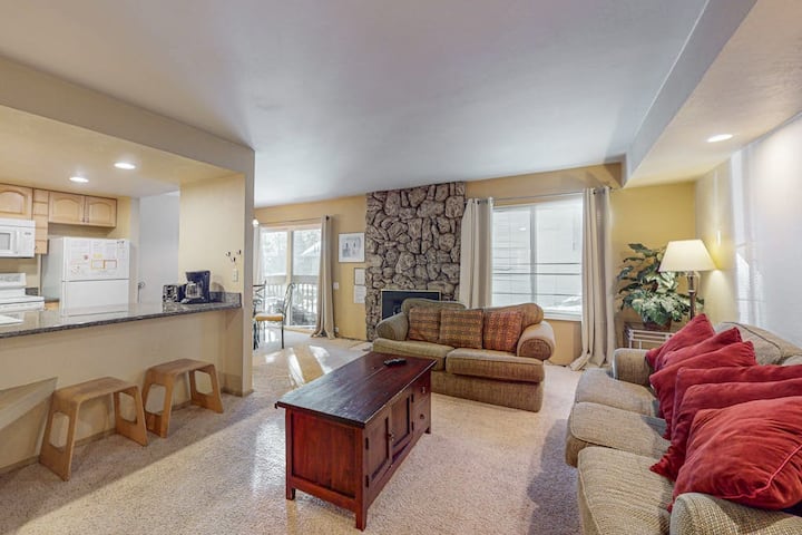 1br 1st-floor Corner Condo | Hot Tub | Fireplace - Mammoth Lakes, CA