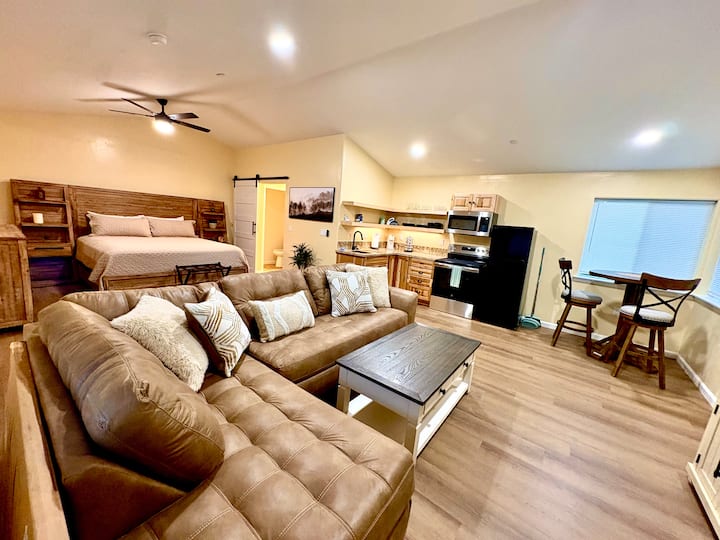 Blossom Creek Retreat West B - Three Rivers, CA