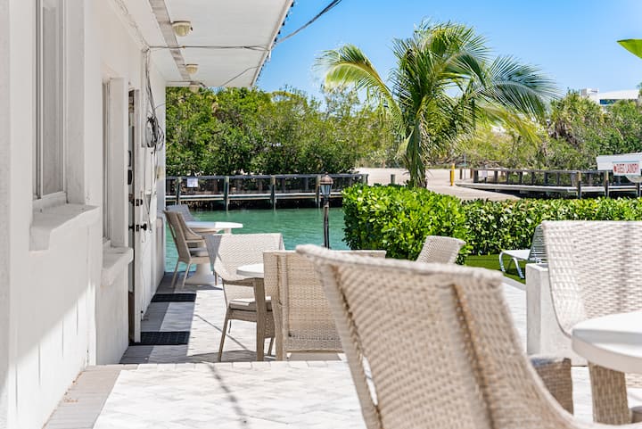 Bayview Modern Studio W/ Terrace Bungalow - Venice, FL