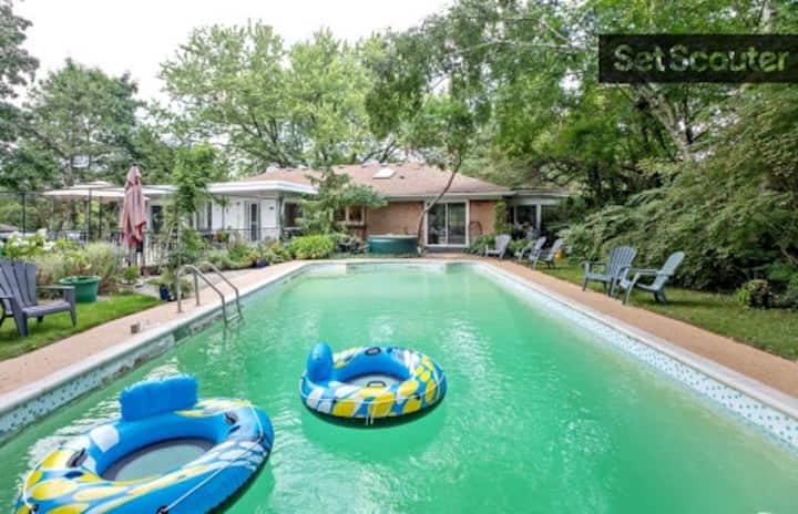 Scarborough Bluffs Poolside Retreat - Toronto