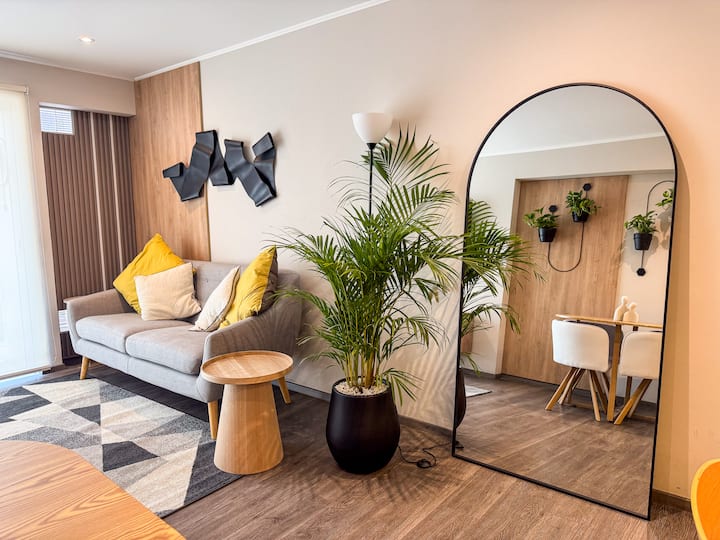 Urban Jungle Apartment | Near San Isidro Financial - Perú
