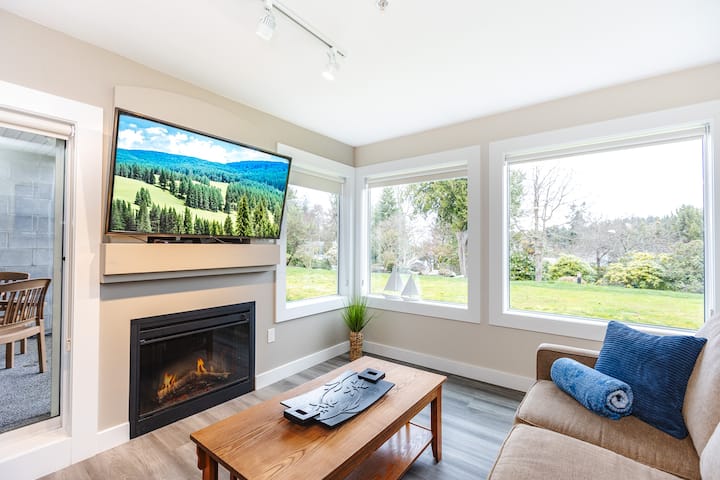 Coastal Garden Hideaway - Parksville