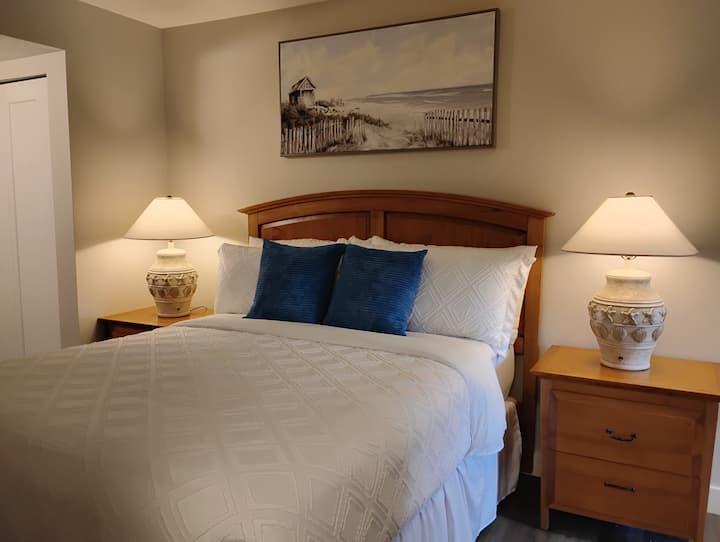 Coastal Garden Hideaway - Parksville