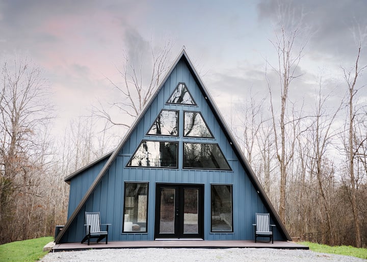 The Shady Roost | Cozy Cabin W/ Hot Tub & Fire Pit - Illinois