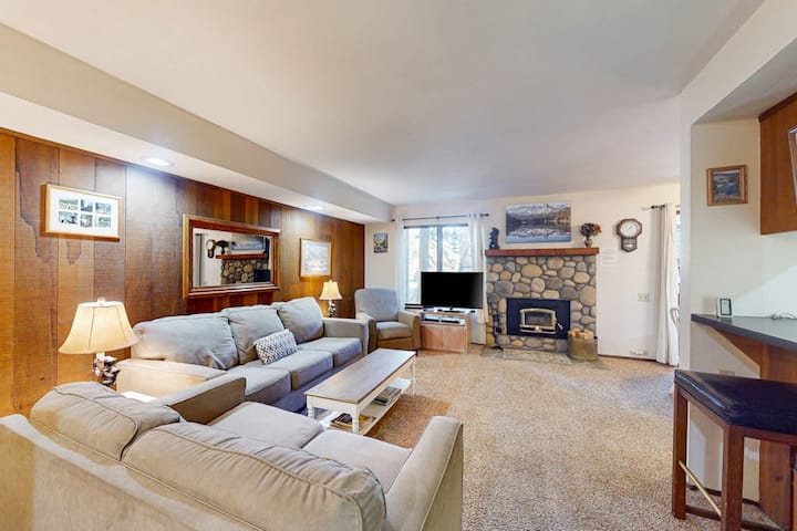 Spacious 1br 1st-floor | Hot Tub | Sauna - Mammoth Lakes, CA