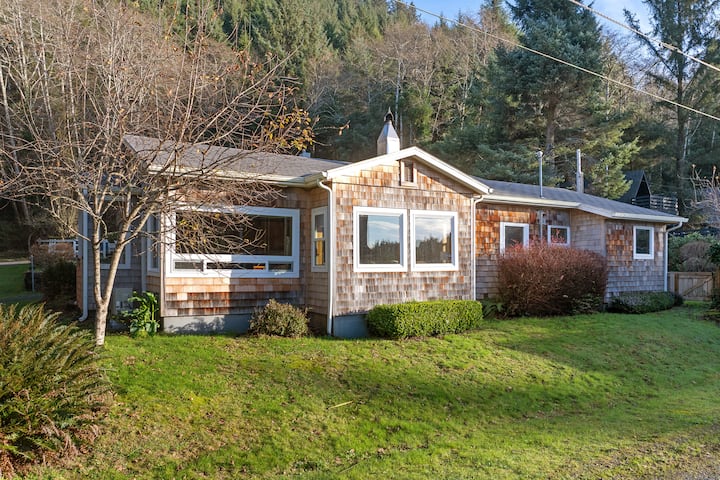 Steps To The Beach: Arch Cape Cozy Cottage W Sauna - Arch Cape, OR