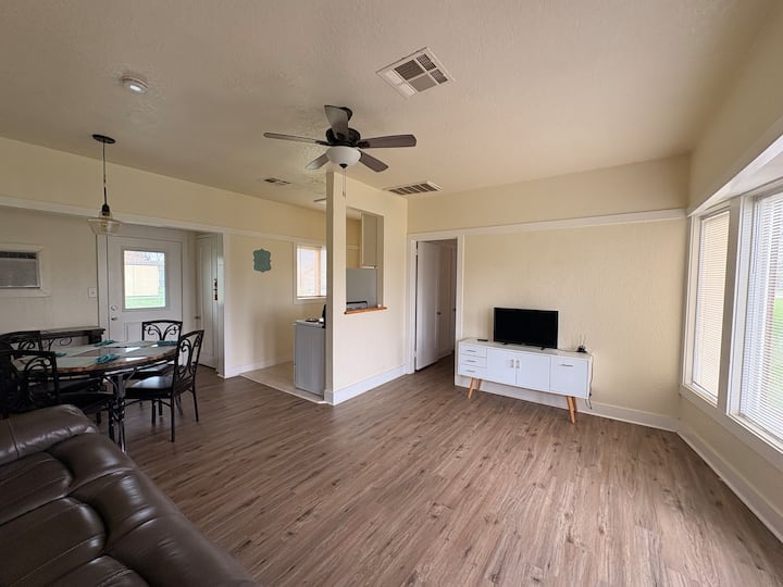 Daysprin6 Apartment - Lake Jackson, TX